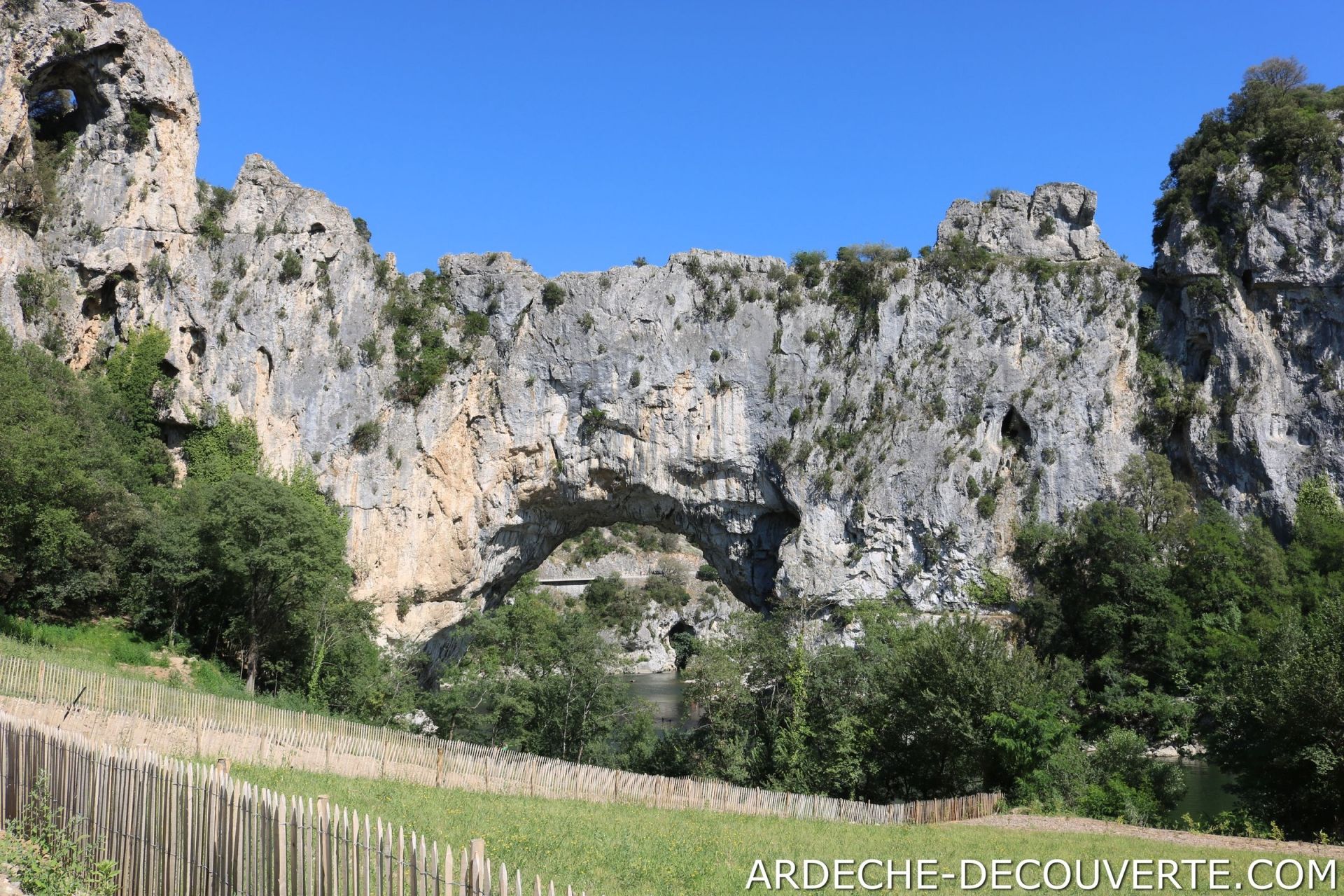 Le Pont d'Arc en Ardèche à Vallon Pont d'Arc